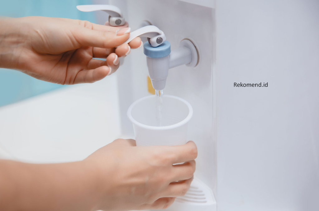 Air Dispenser Tidak Dingin? Ini Dia Penyebab dan Solusinya